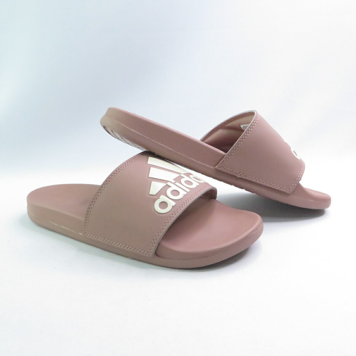 ADIDAS JI4727 女拖鞋 ADILETTE COMFORT 輕量 避震 海綿內襯 黏土色【iSport愛運動 ...