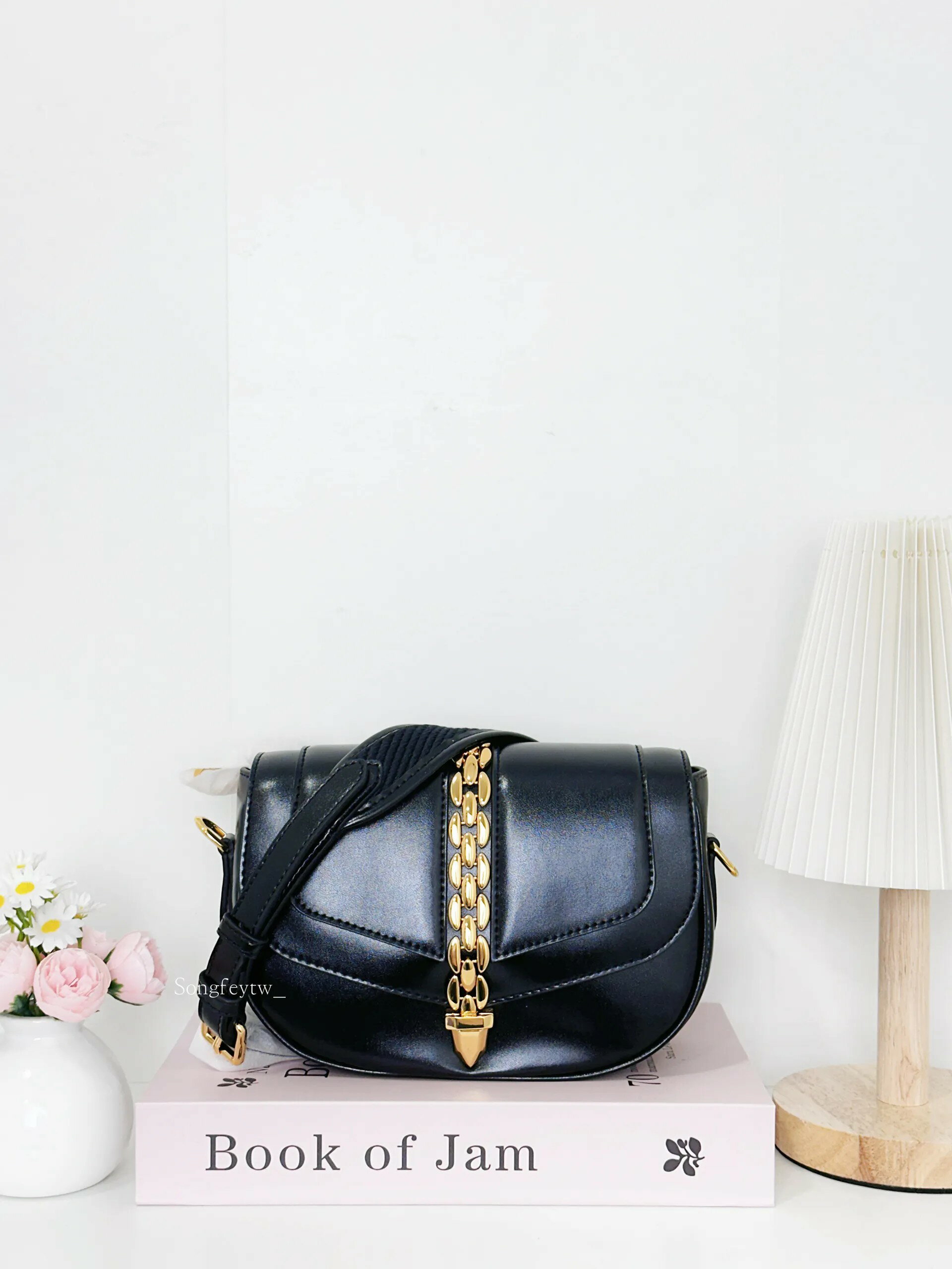 美國代購🇺🇸台灣現貨 CHARLES & KEITH｜小CK 掀蓋 馬鞍包 | songfey頌霏精品 | 樂天市場Rakuten