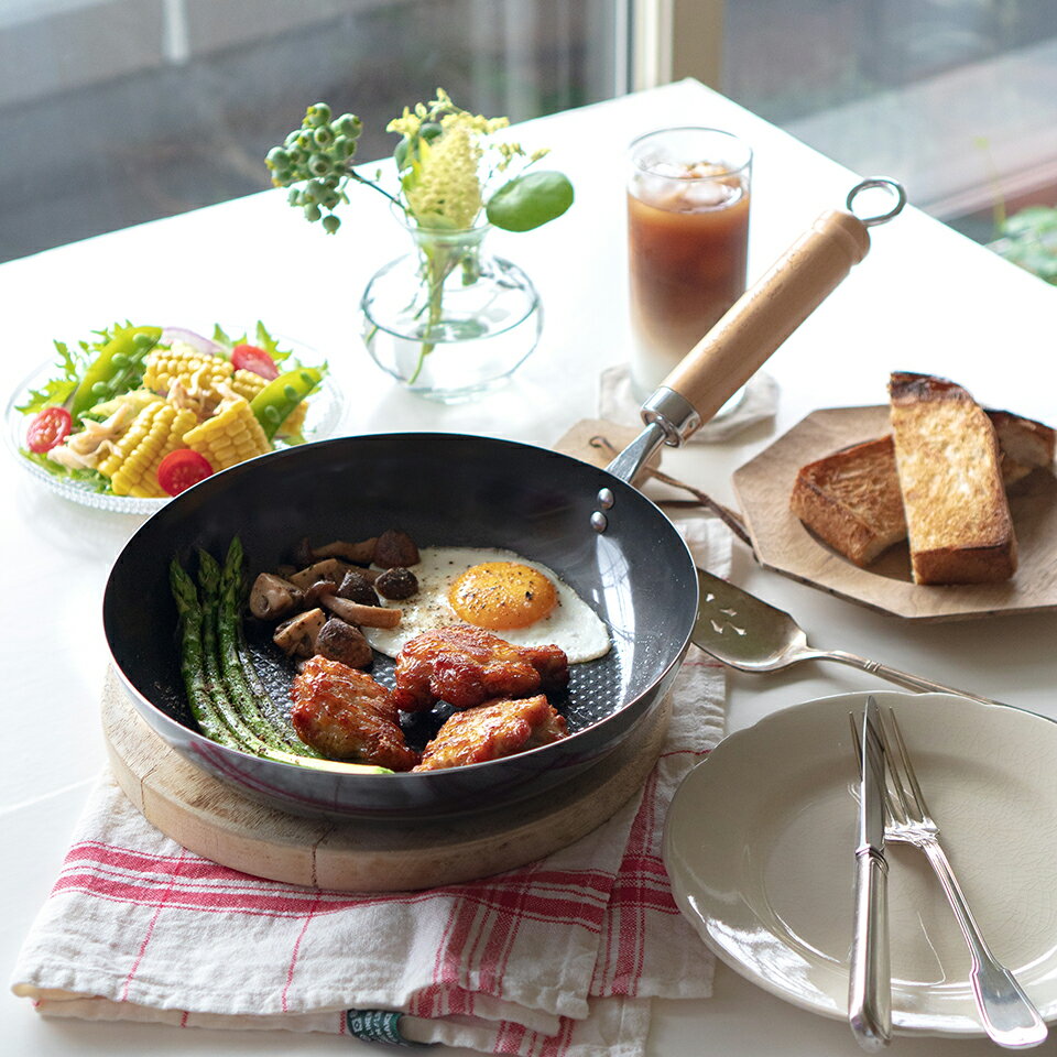 asdfkitty*日本製 KITTY鐵製平底鍋/鐵鍋-24公分-IH爐 瓦斯爐都可用-日本正版商品 | asdfkitty可愛家精品店直營店 | 樂天市場Rakuten