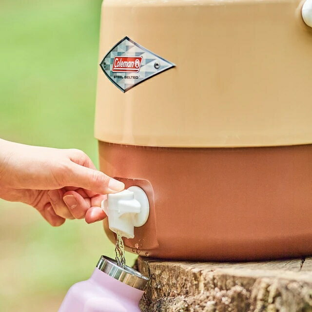 ├登山樂┤美國 Coleman 4.9L經典飲料桶 / 胡桃黃 / CM-38472 | 登山樂直營店 | 樂天市場Rakuten