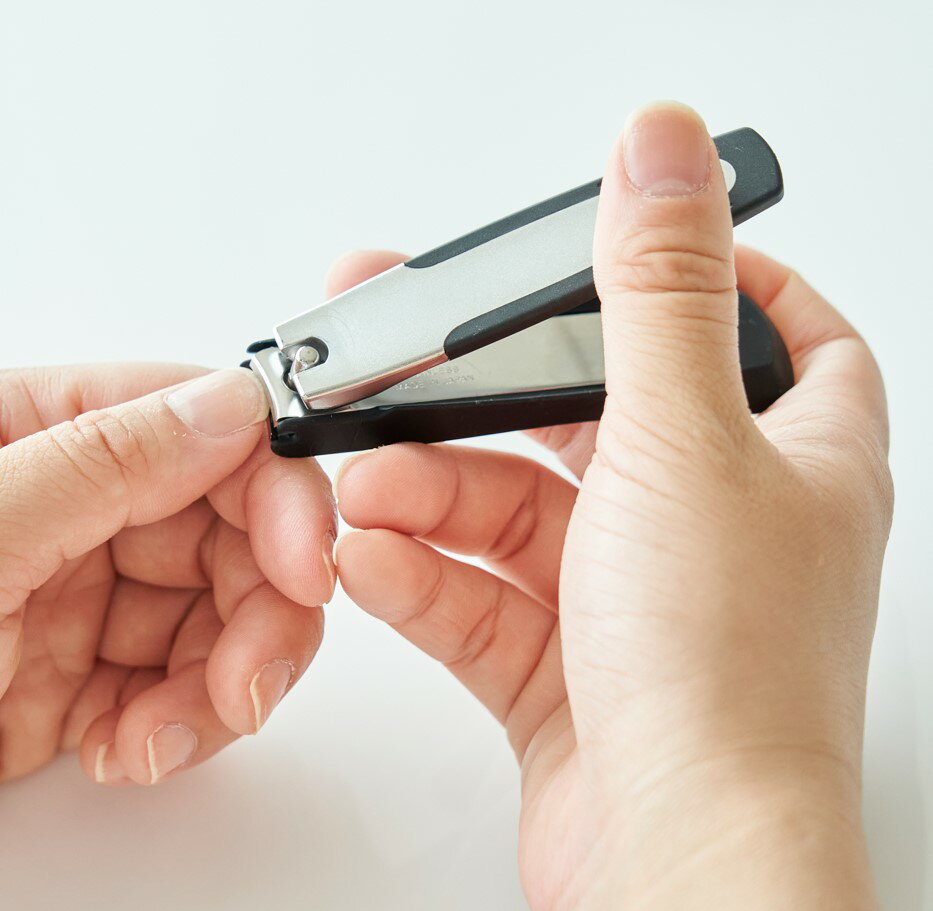 【領券滿額折100】日本製貝印KAI－關孫六銀柄指甲剪(M) HC-1800／不銹鋼指甲刀 | 76尚宏直營店 | 樂天市場Rakuten